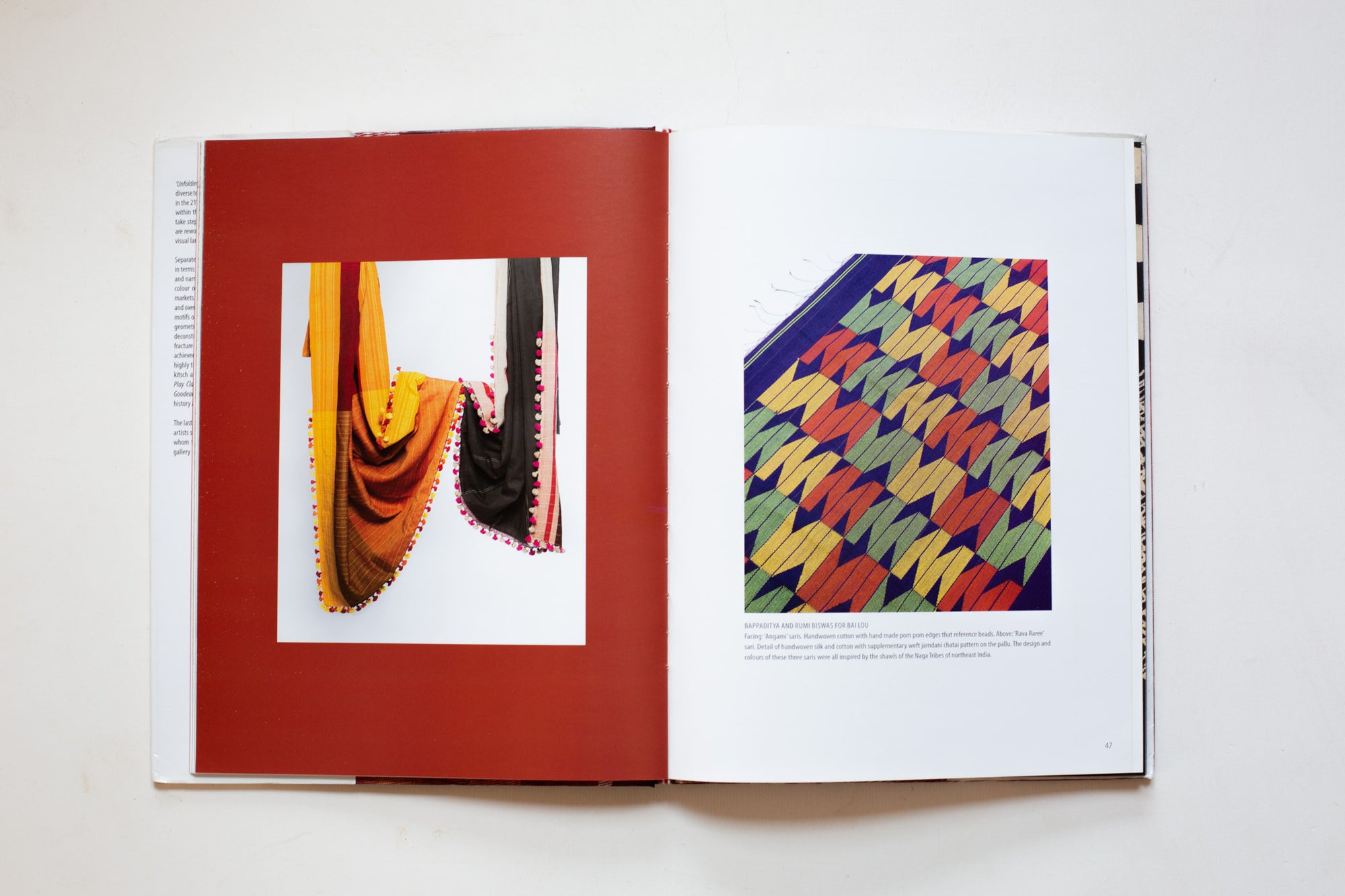 Unfolding: Contemporary Indian Textiles by Maggie Baxter – ARTISANS'