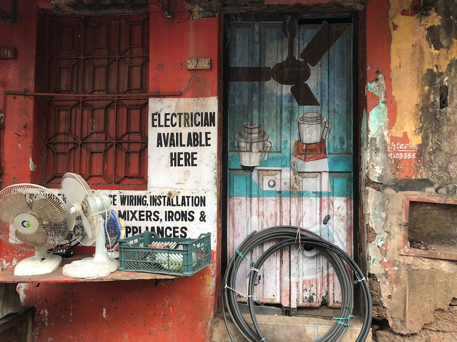 Sadak: Hand Painted Street Signs in India by Aradhana Seth – ARTISANS'