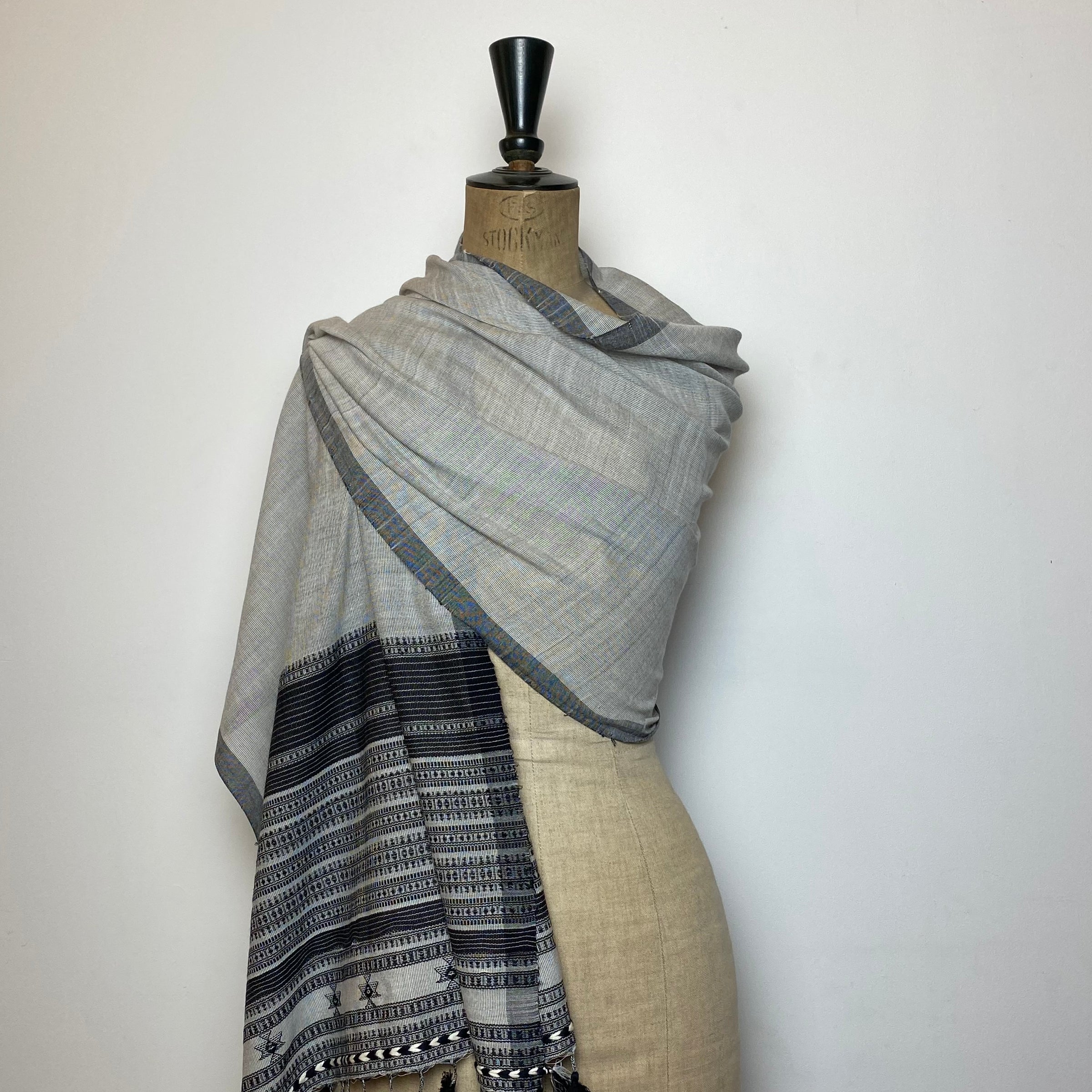Bhujodi: Master Weavers of Kutch – ARTISANS'